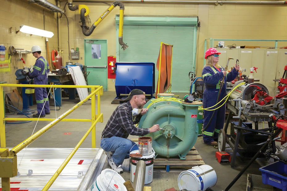 and dangerous work habits. See how many you can find!