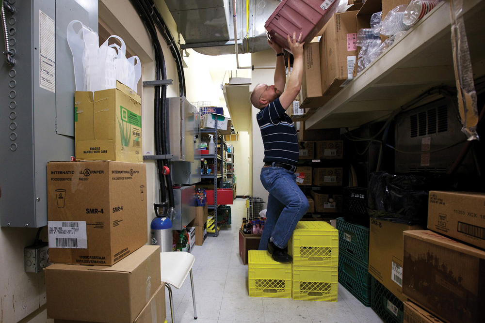 and dangerous work habits. See how many you can find!